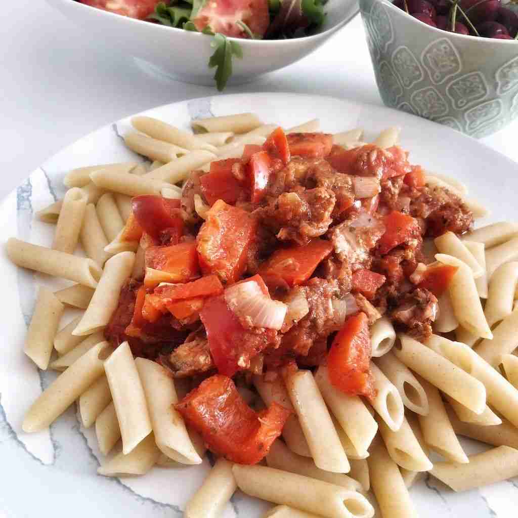 Pasta integral con pisto de tomate y atún | Sergio Calderón